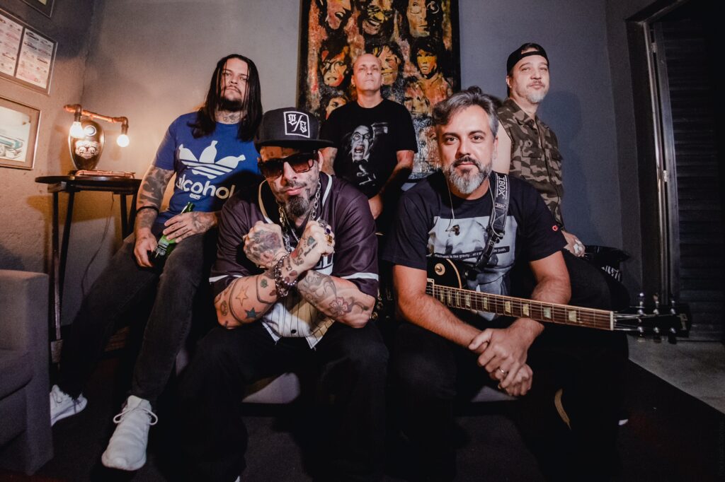 Detonautas leva show com grandes sucessos pelo Brasil afora