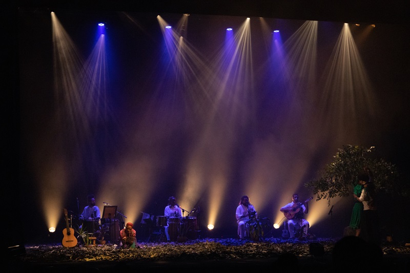 Leci Brandão na Palma da Mão no Teatro da UFF - Cineplaneta